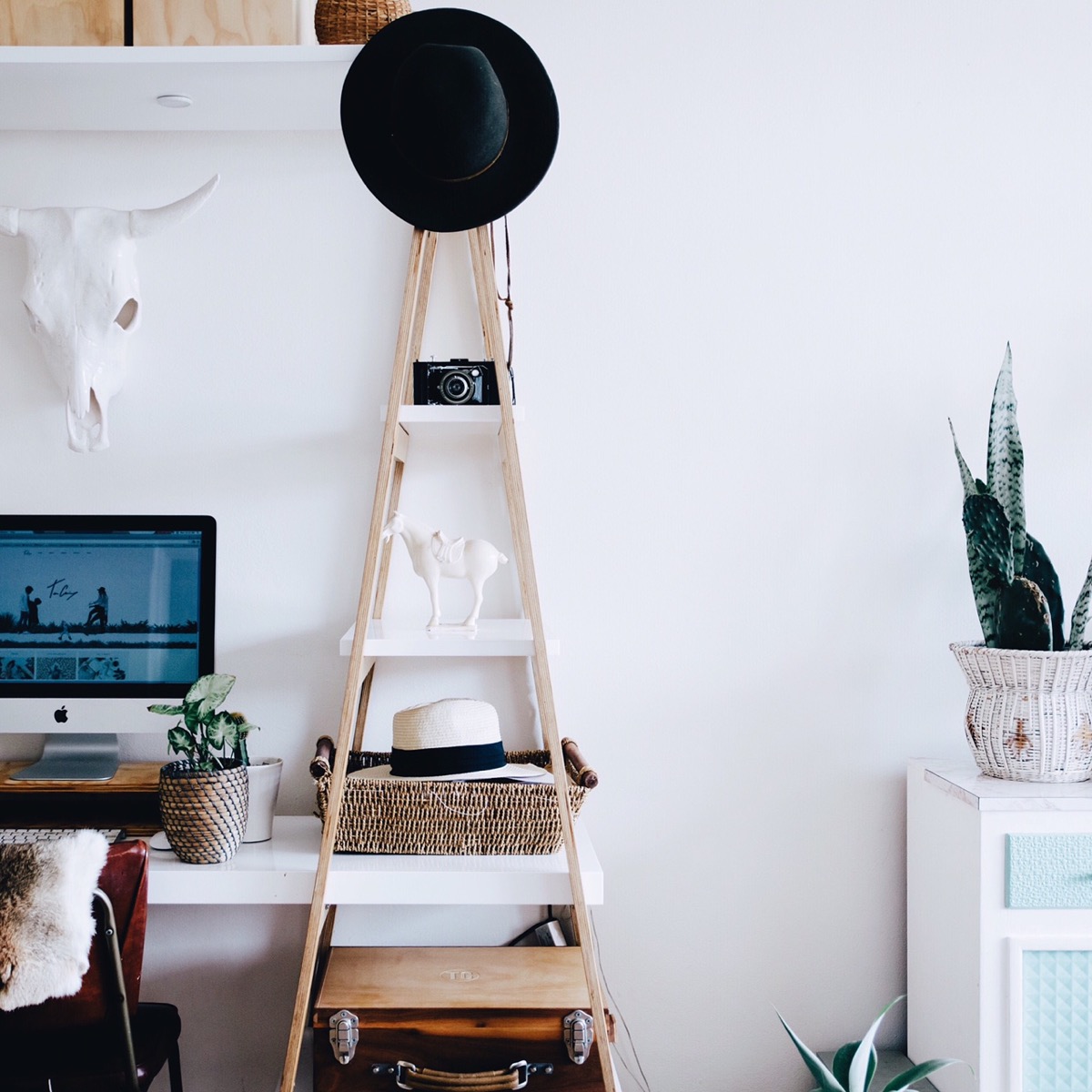 Tess Guinery's Desk | Desk Hunt